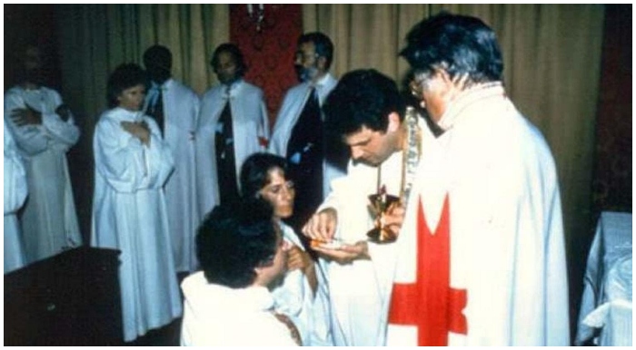 The Story Behind the 40 Scariest Cults in History - worldtravelling